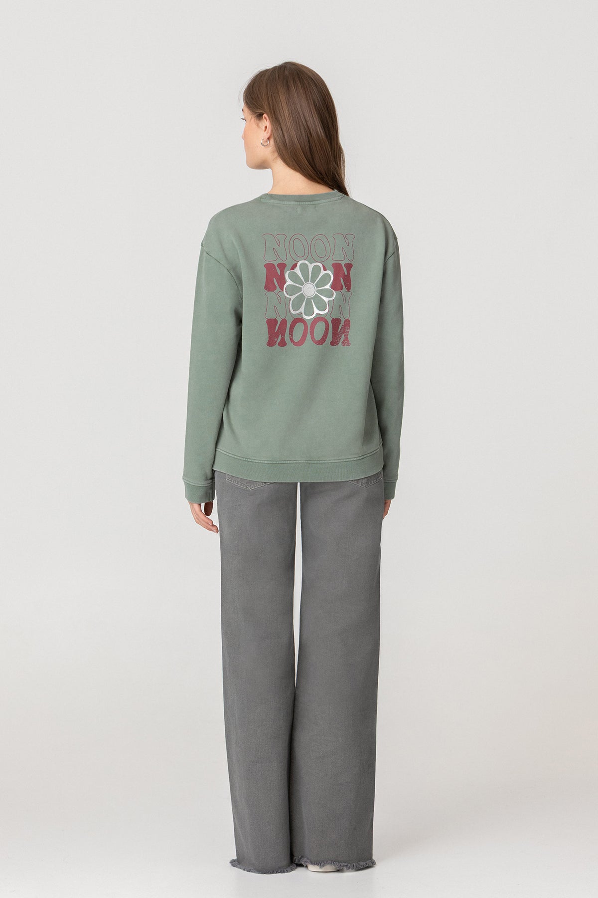 SUDADERA SIN CAPUCHA PRINT ESPALDA | Noon Spain