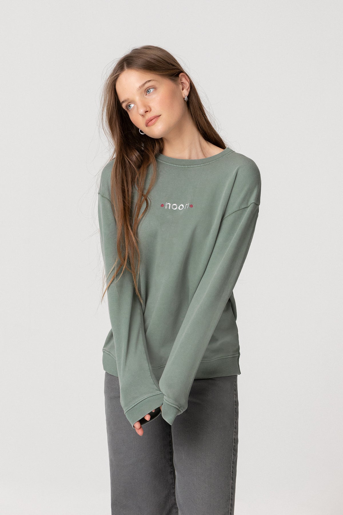 SUDADERA SIN CAPUCHA PRINT ESPALDA | Noon Spain